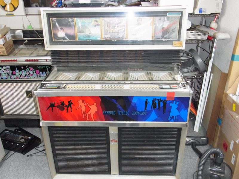 Seeburg STEREO Showcase SS160 と言う機種になります。